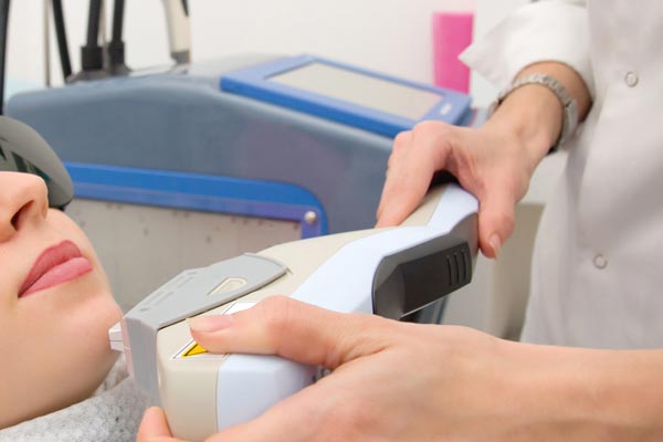المعالجات بالليزر - Dr. Kamil Al Rustom Skin & Laser Centre